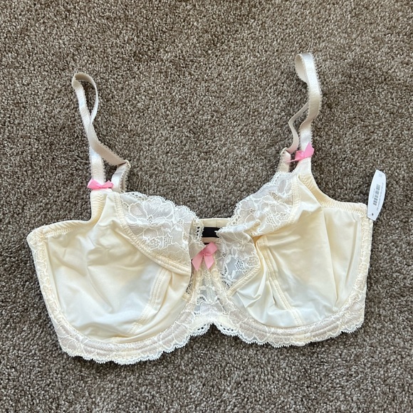 Adore Me | Intimates & Sleepwear | Adore Me Lace Bra New Size 36g ...
